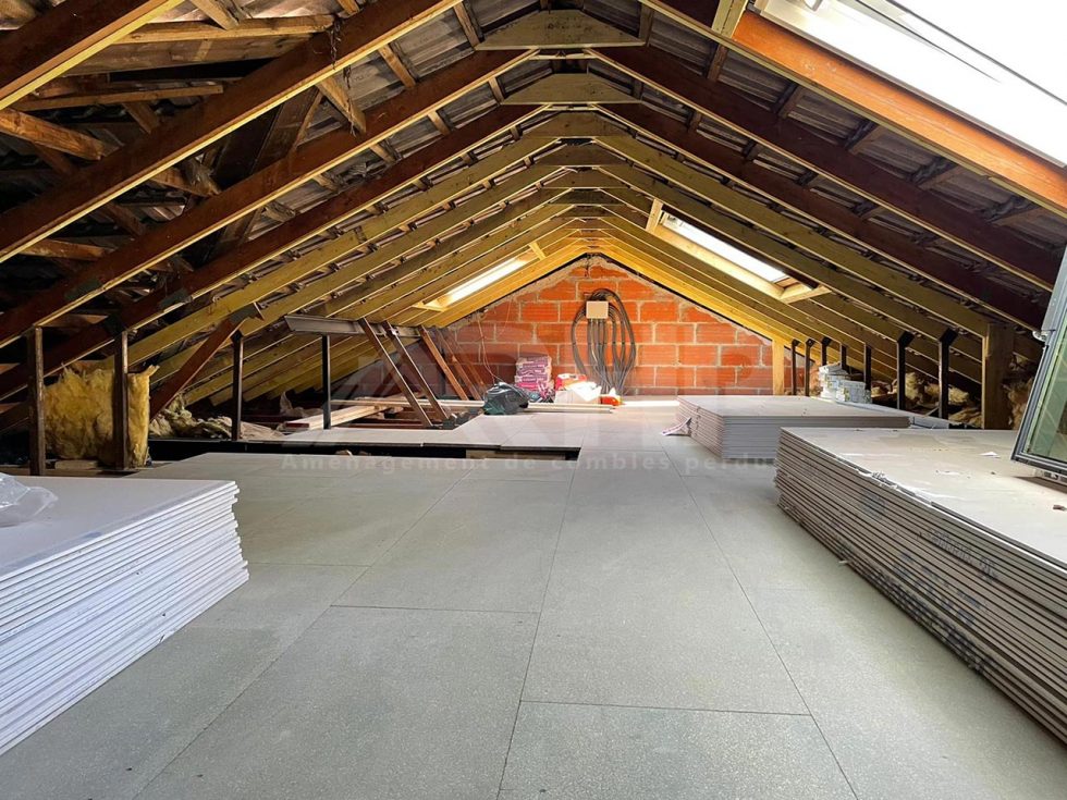 Réalisation d’un aménagement de combles avec pente à 35°